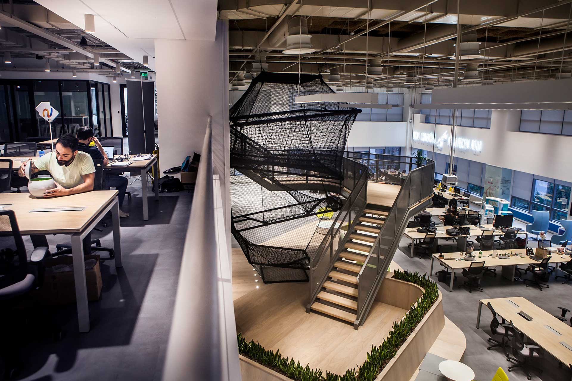 Cubo Itaú – Intcom Solutions